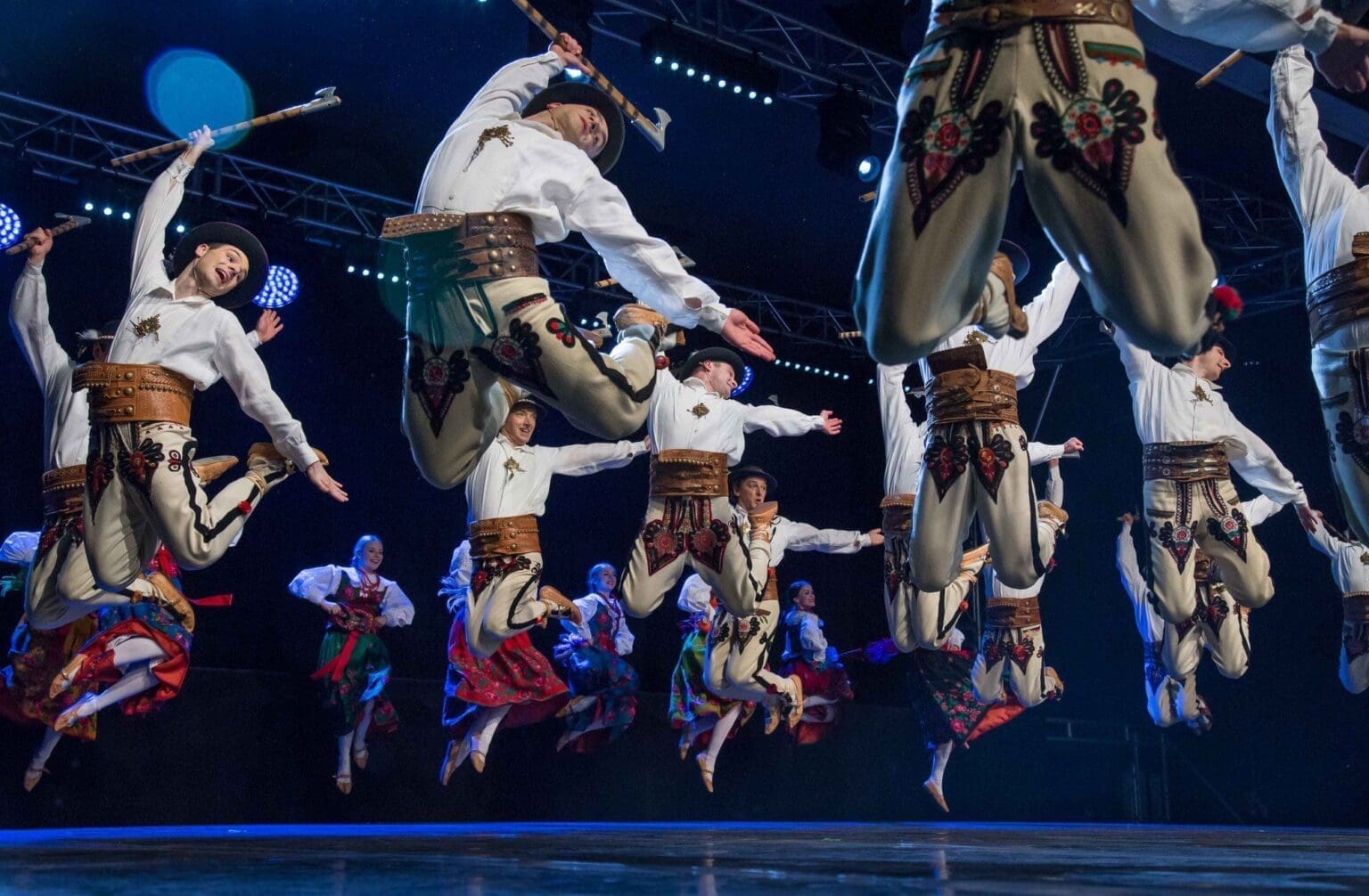 Polish Folk Dance Performances by Mazowsze are a Spectator Sport - PASI EDU